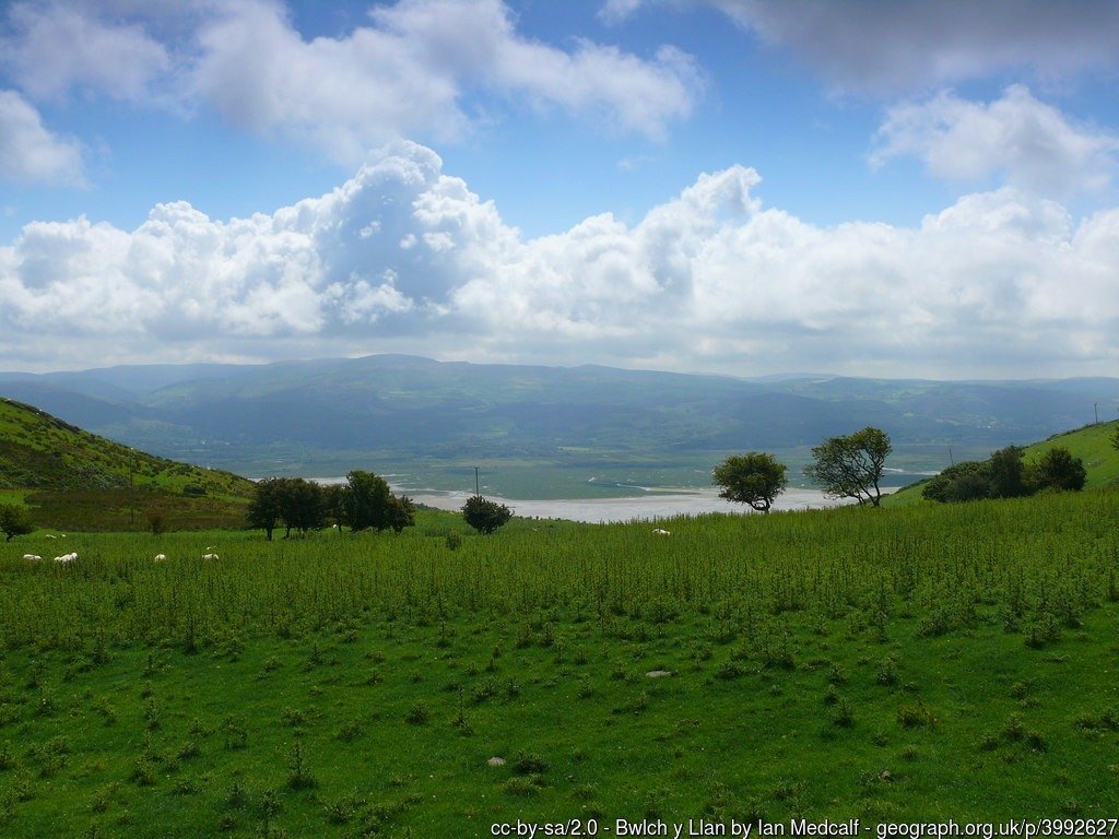 Walk the Wales Coast Path from Aberdyfi to Machynlleth | Wales Coast ...